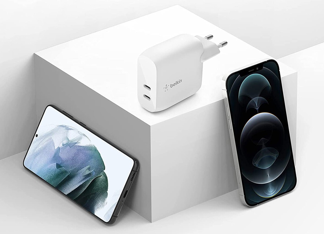 Si buscas cargador para tu nuevo iPhone 14, Belkin tiene de oferta este doble USB-C de 40W a ...