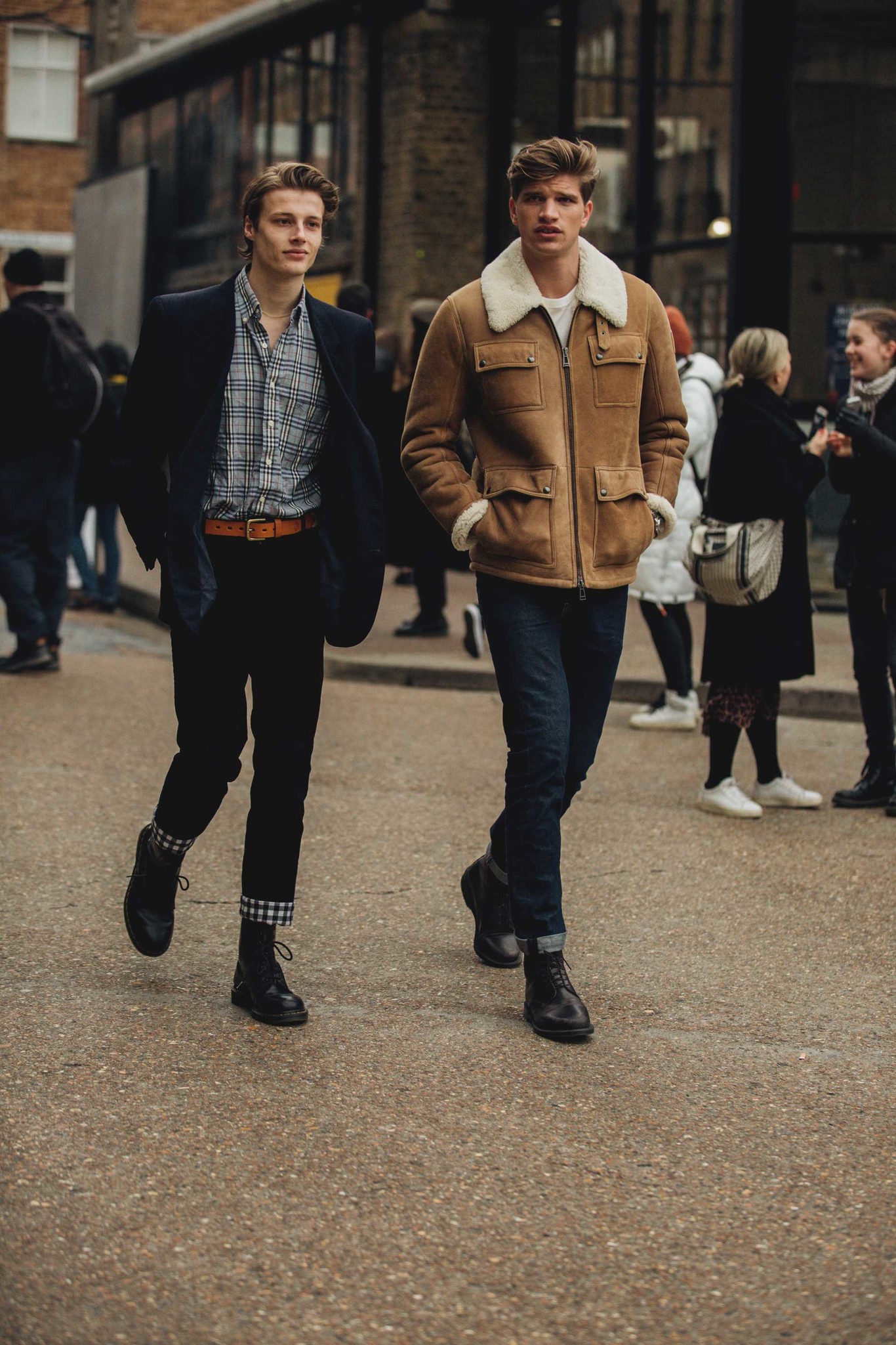 El denim vuelve a hacer de las suyas en las calles de las semanas de la ...