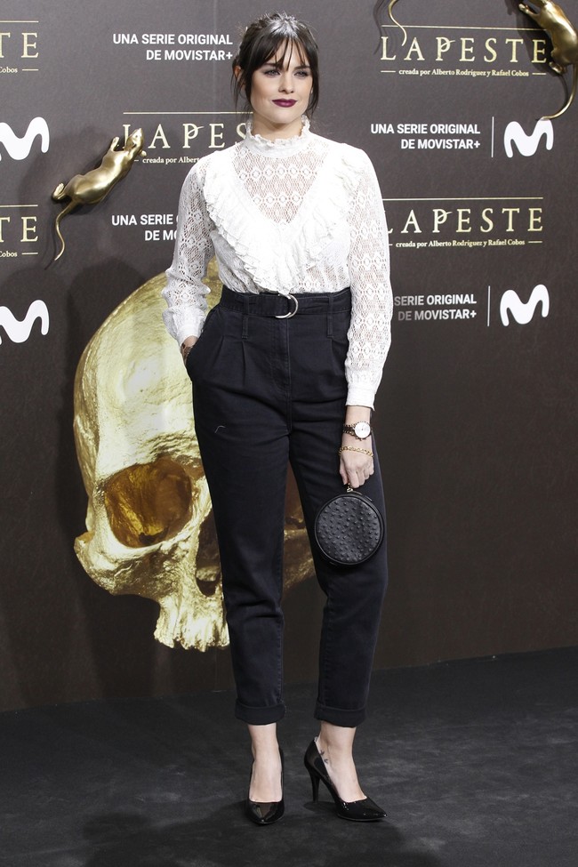 Cómo lucir las blusas con encaje, tanto de día como de noche