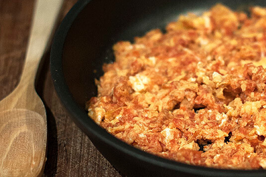 Revuelto fácil de huevo y tomate. Receta de cocina fácil, sencilla y ...