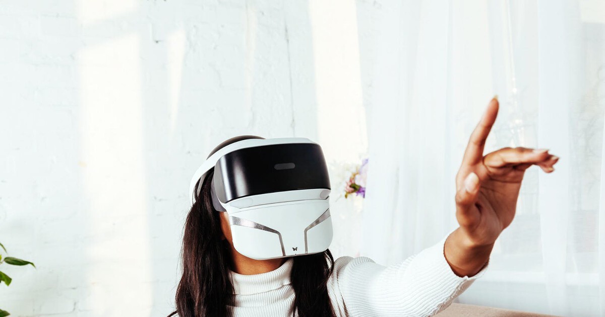 FeelReal VR Mask quiere extender la realidad virtual convencional a la dimensión olfativa y táctil