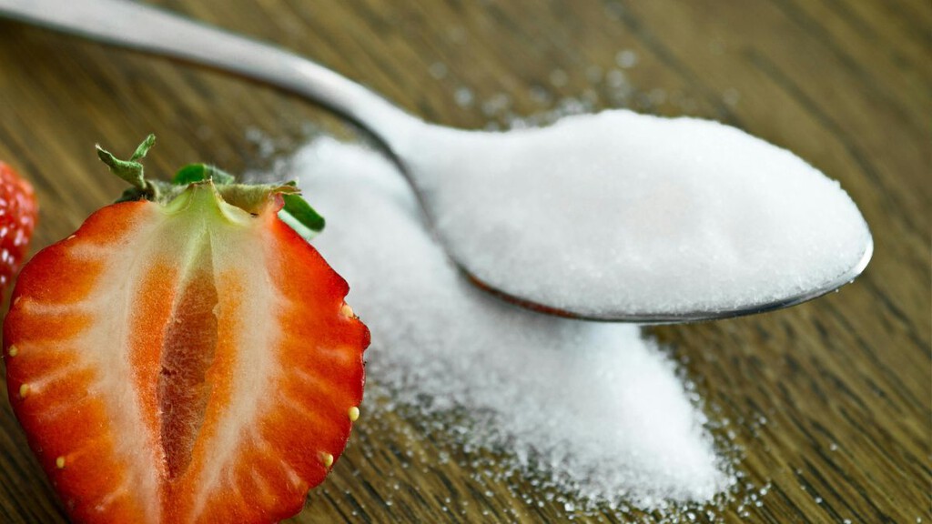 ¿Es mejor endulzar los alimentos con miel o azúcar? Una nutrióloga te ...