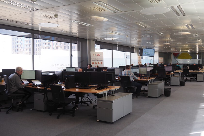 El 017 lleva cinco años atendiendo llamadas de ayuda en ciberseguridad ...