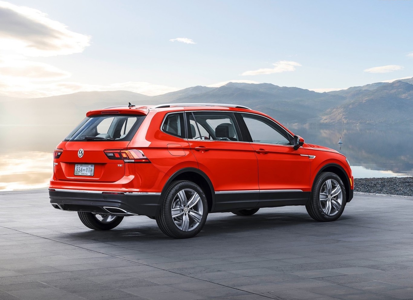 Volkswagen Tiguan Highline vs. Ford Escape Titanium