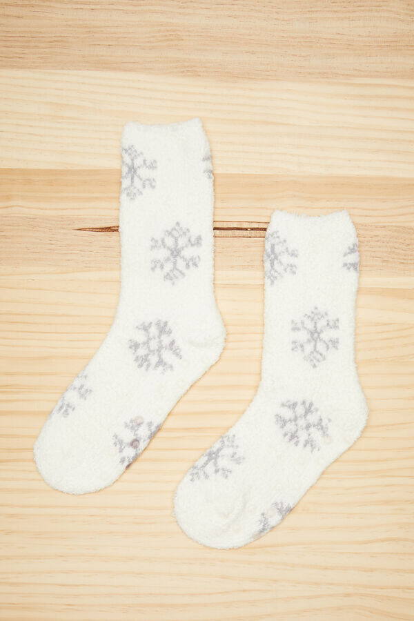 Calcetines fluffy calentitos y polares para andar por casa sin pasar ...