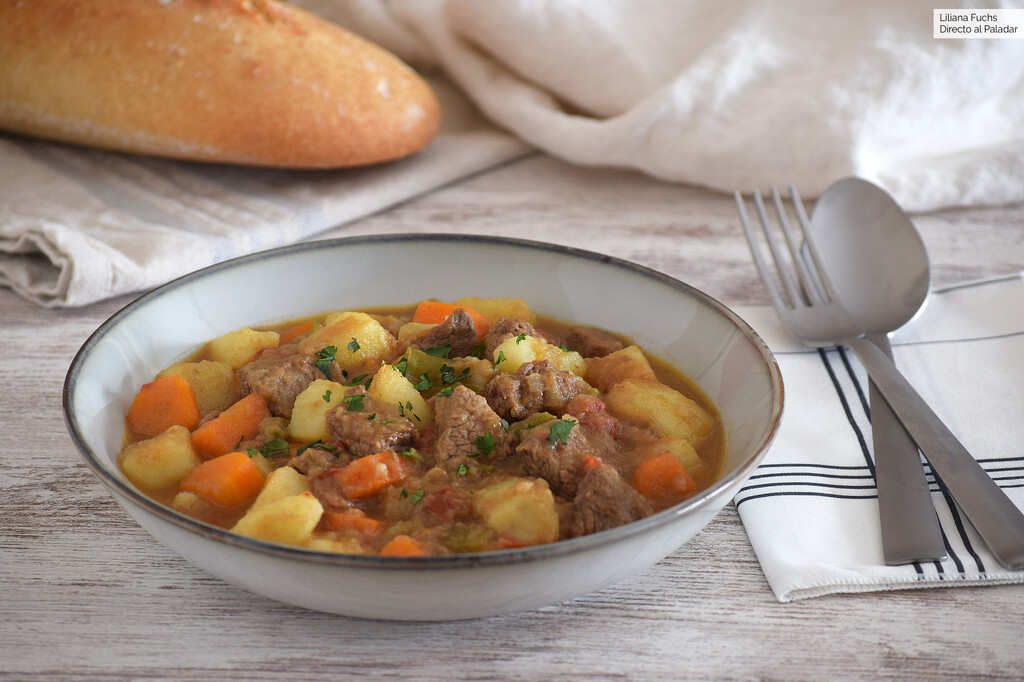 Carne guisada con patatas, receta fácil con todo el sabor tradicional
