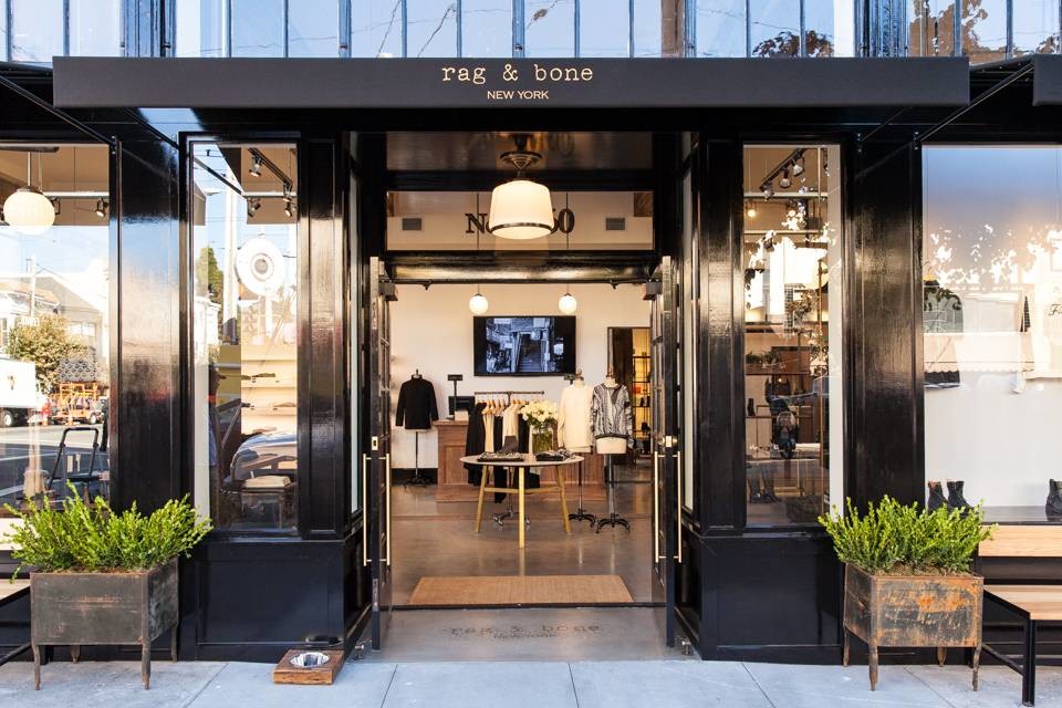 La vuelta al mundo por las 27 mejores tiendas de vestidos