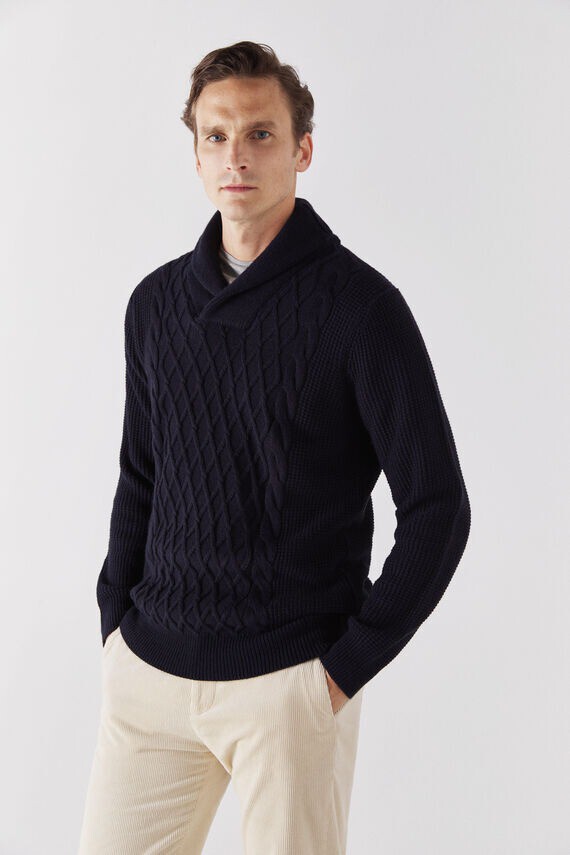 El cuello smoking llega a darle elegancia a tus looks con éstos jerséis ...