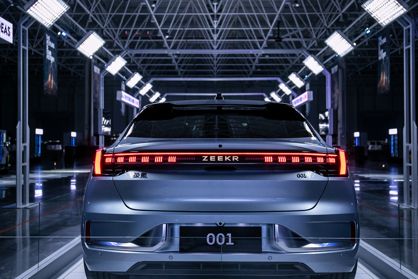 El Zeekr Geely 001 es un sedán 100% eléctrico con reconocimiento facial ...