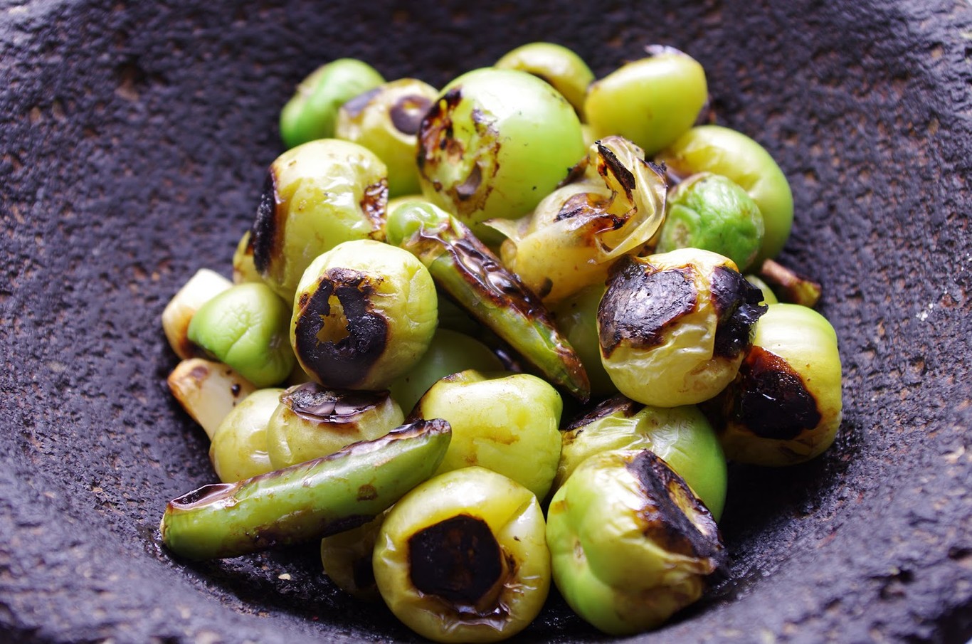 Tips para lograr tatemar y asar chiles y no morir en el intento