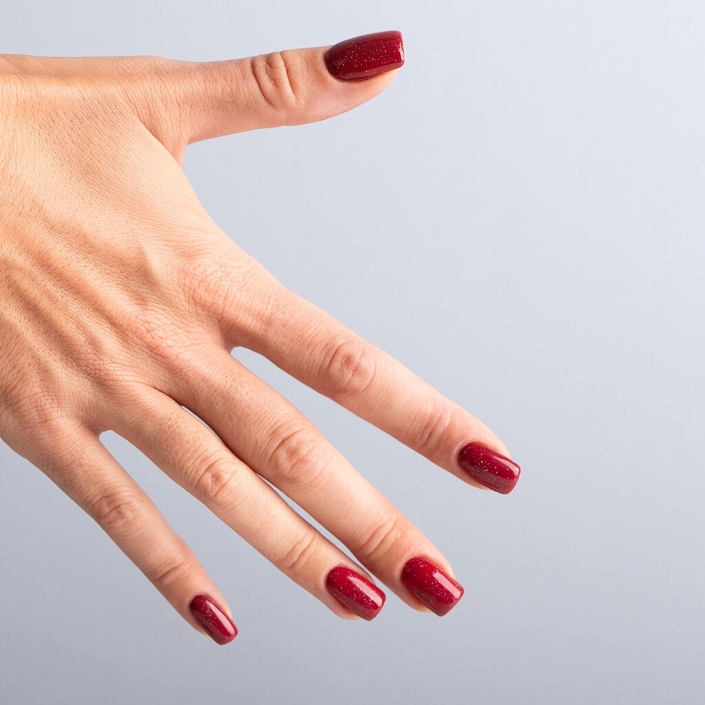 Cuatro tonos de esmalte de uñas rojo muy elegantes, perfectos para ...
