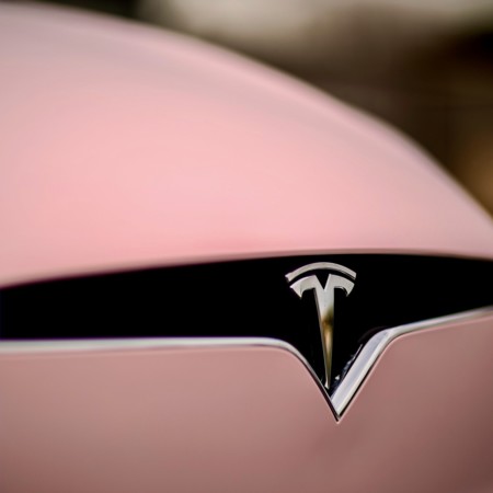 Este es Verity, el genuino Tesla Model X de color rosa