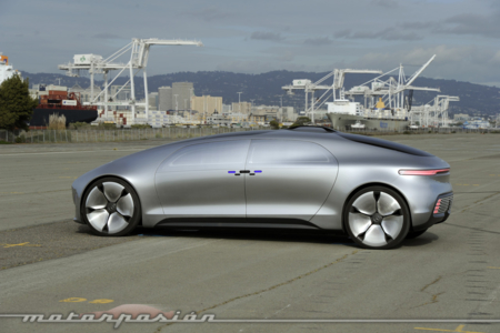 Mercedes-Benz F 015: viajamos en el tiempo para conocer el futuro de la ...