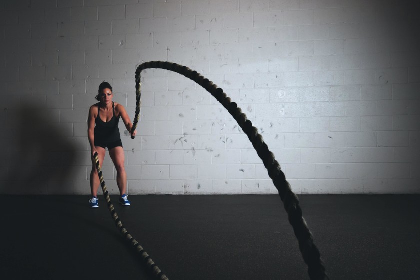 Un entrenamiento completo con battle ropes en menos de 30 minutos