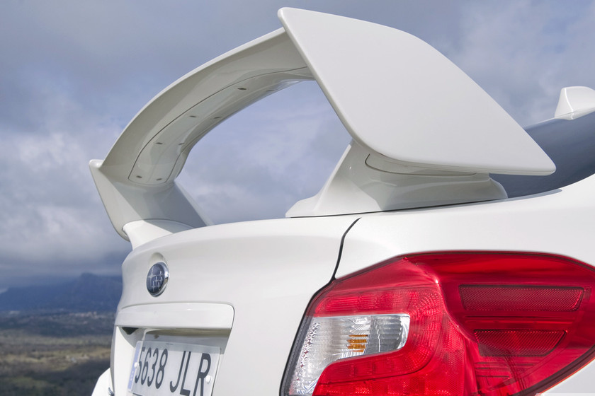 ¡ATENCIÓN, SPOILER! Los coches con los alerones de serie más salvajes