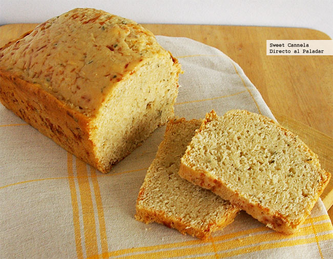 Pan rápido de cerveza de trigo con mozzarella y romero. Receta