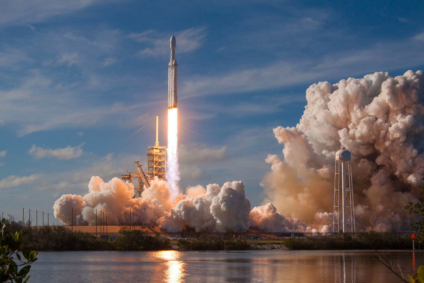El Heavy Rocket de Space X consigue aterrizar sus tres cohetes: su ...