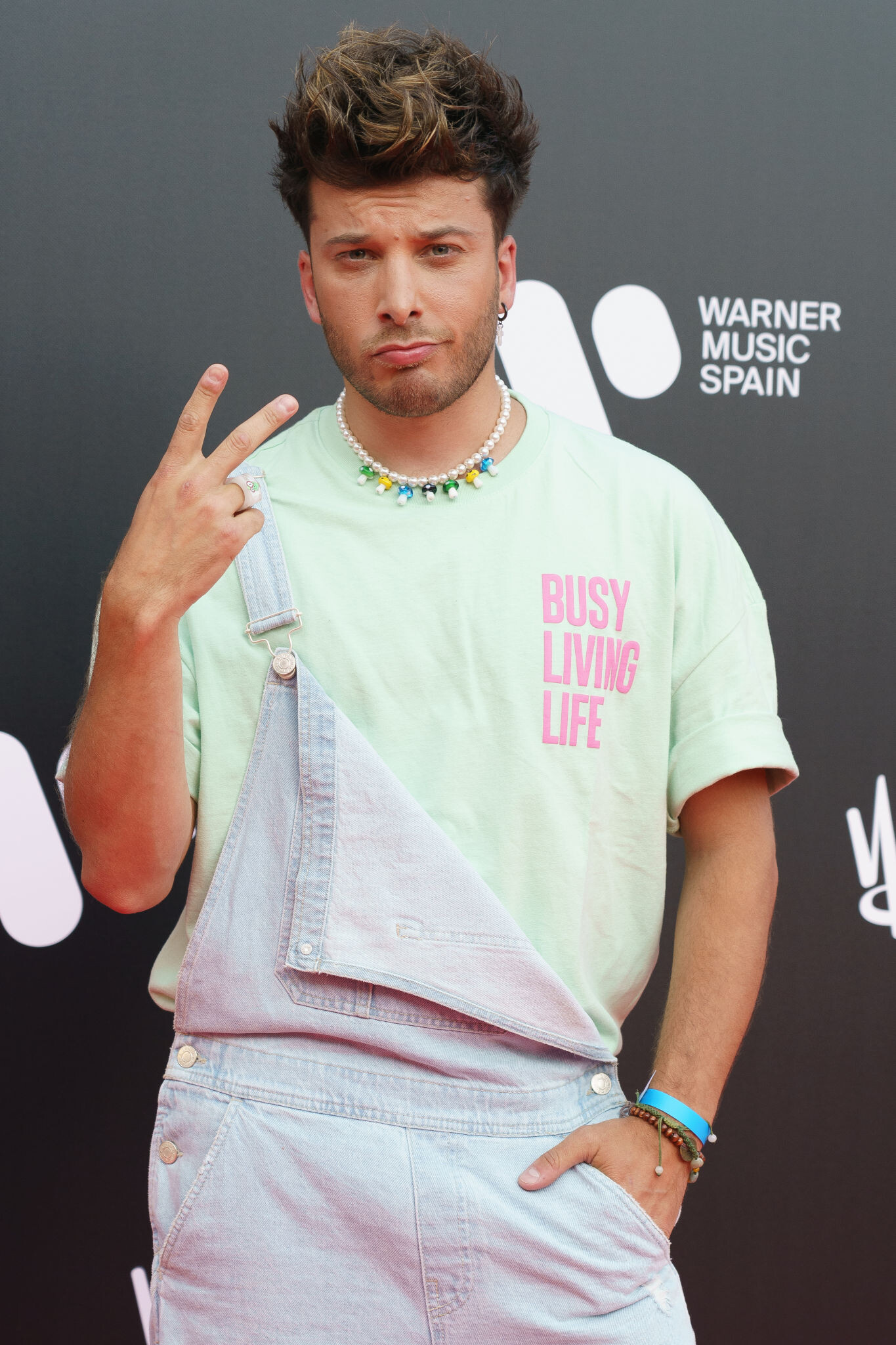 El peto lo peta, y Blas Cantó lo confirma con un look de Bershka que ...