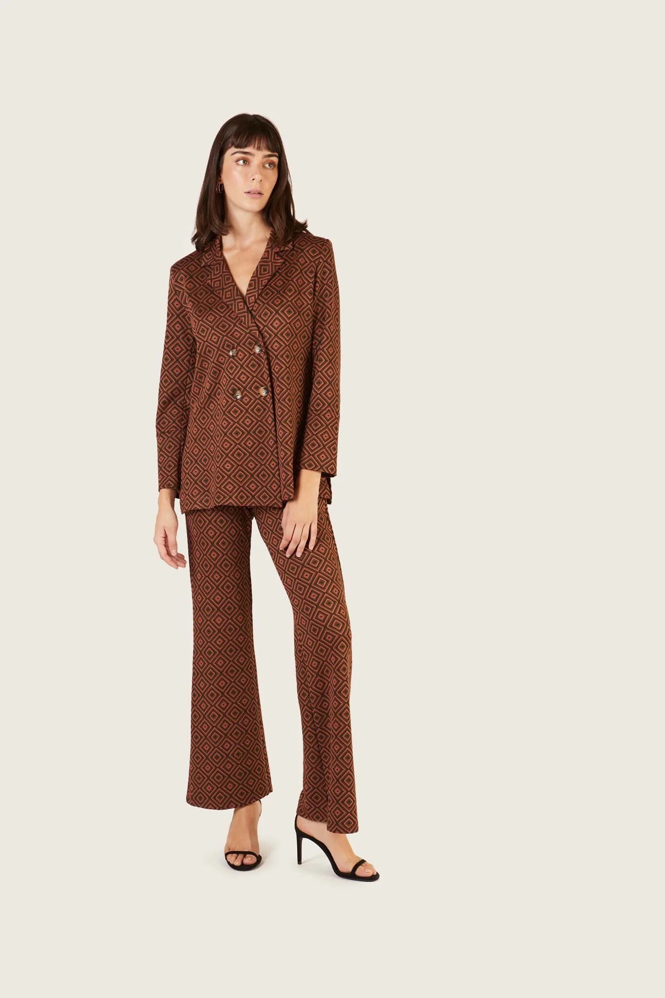 El traje pantalón de Algo Bonito que nos ha salvado el look de Navidad