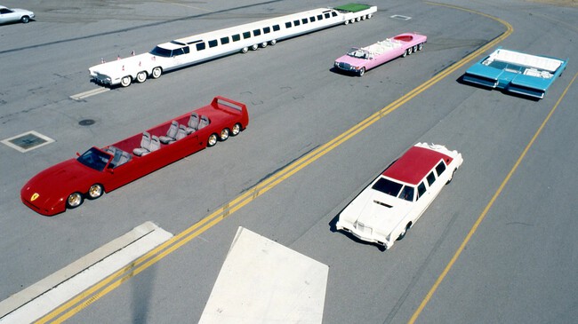 El coche más largo del mundo mide 30 metros, tiene piscina y un ...