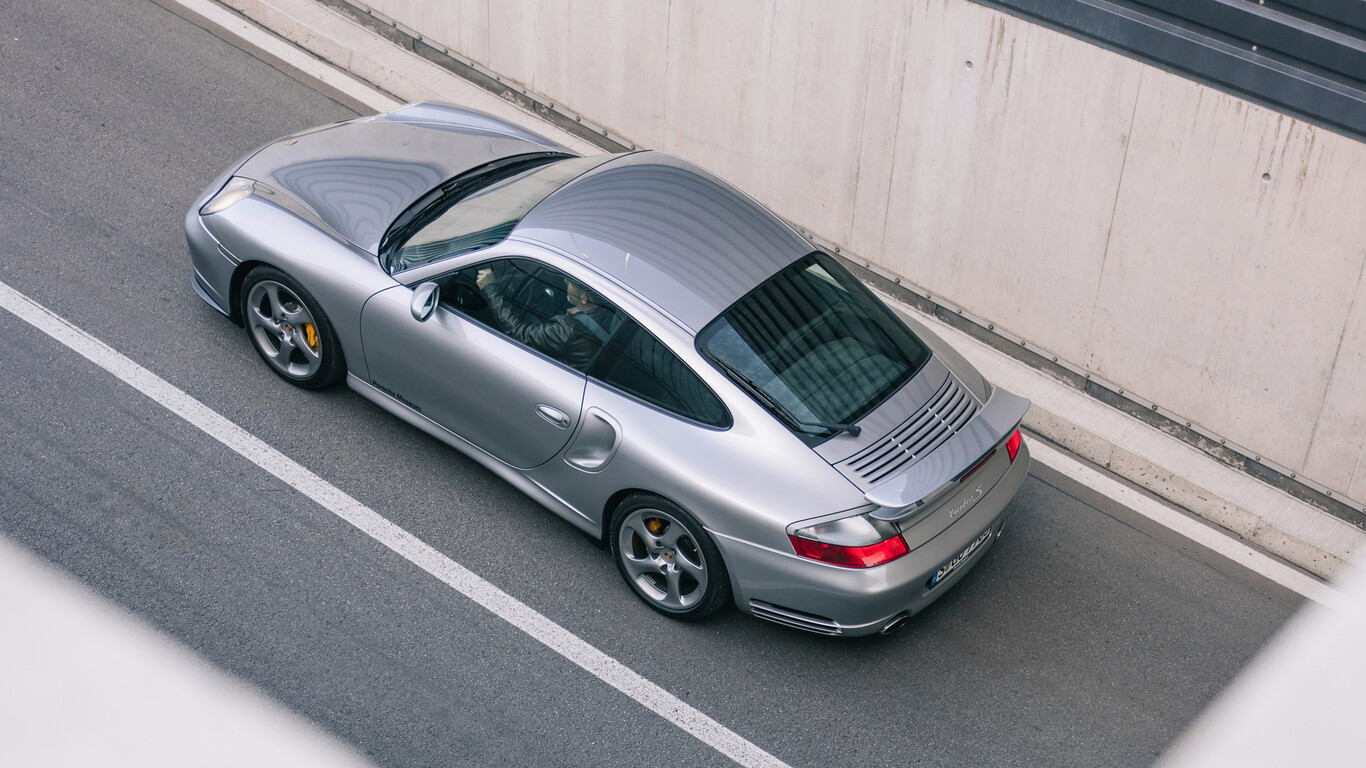 El 996 ya es un clásico: el "patito feo" de los Porsche 911 cumple 25 ...