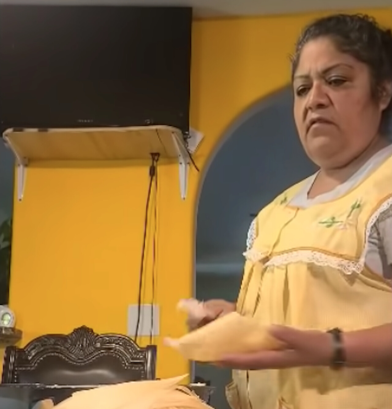 Así reacciona una cocinera mexicana al ver el pozole de la cocinera ...