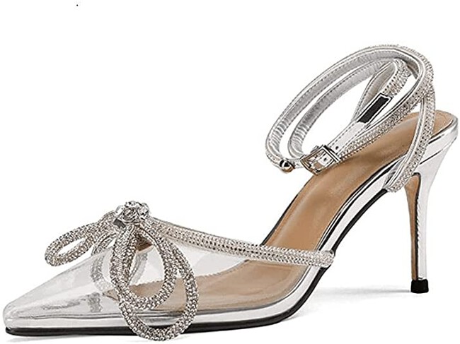 Los zapatos con punta y tacón fino que llevamos en los 00s vuelven para ...