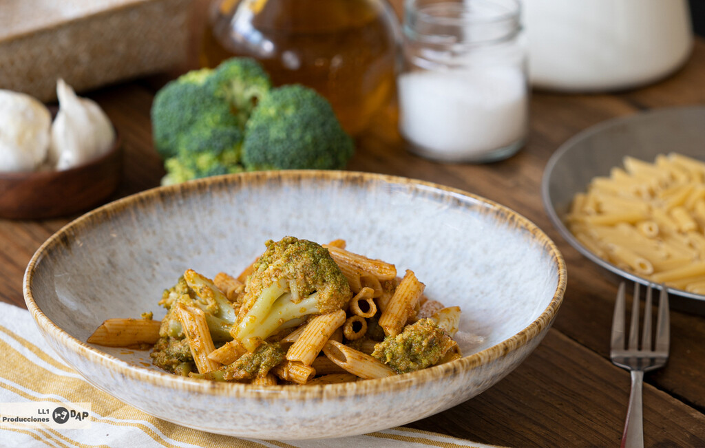 Brócoli con pasta, receta fácil y rápida de ensalada con tomate, pollo ...
