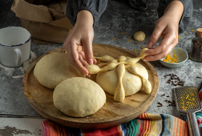Cómo hacer pan de muerto en casa. Receta casera y muy fácil