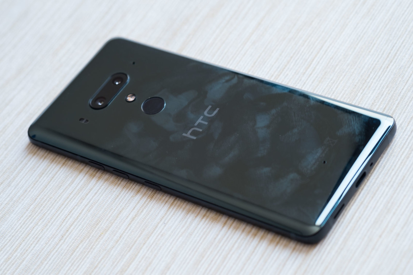 HTC U12+, análisis. Review con características, precio y especificaciones.