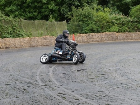 4-MC, una particular moto con cuatro ruedas