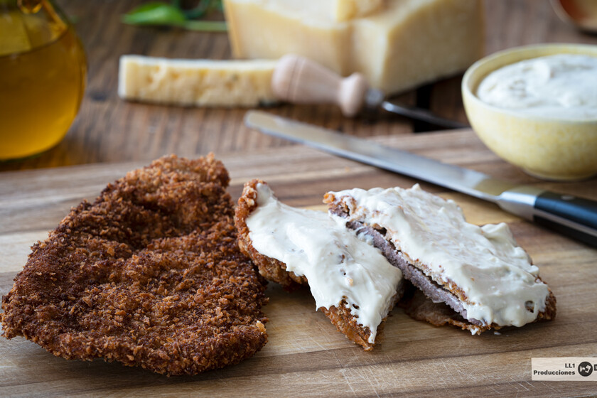Escalopines de ternera tiernos, receta fácil, casera y tradicional en salsa