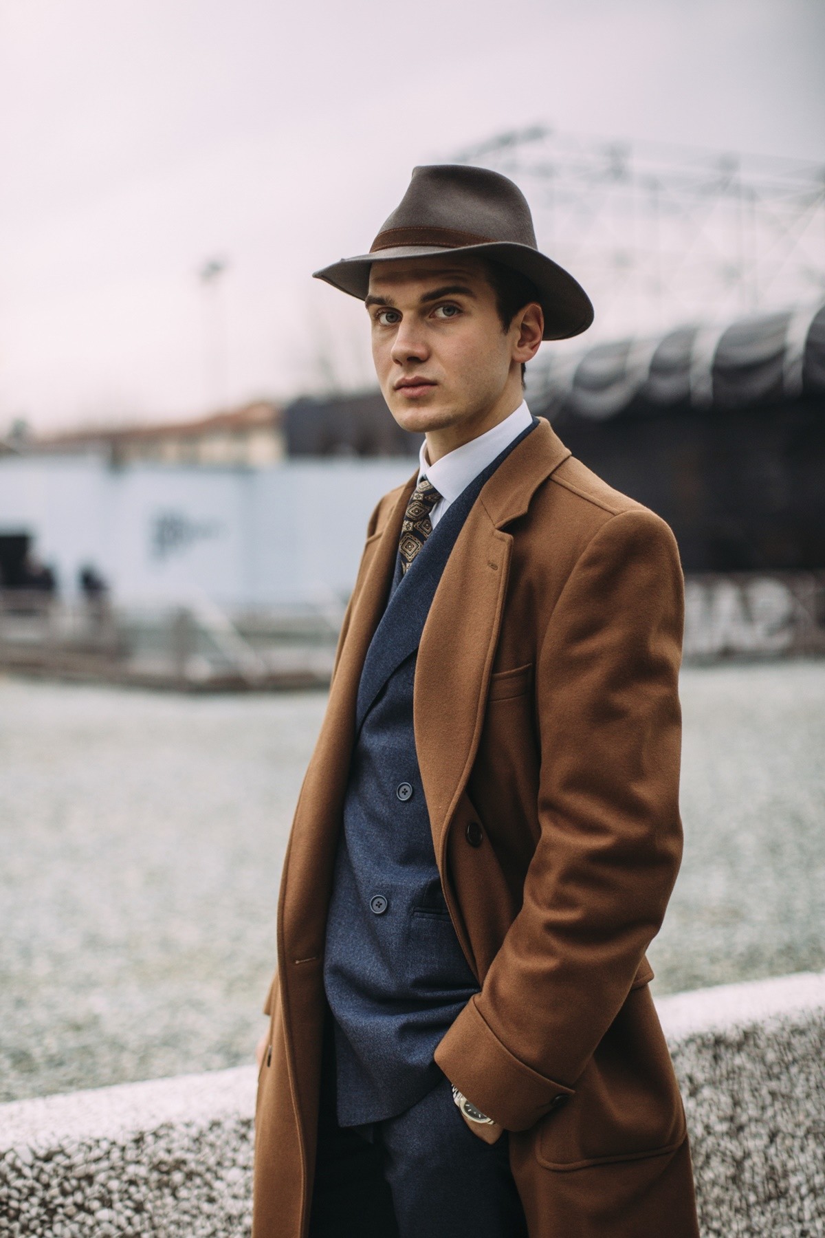 El mejor streetstyle de la semana: el traje azul marino no pasa de moda