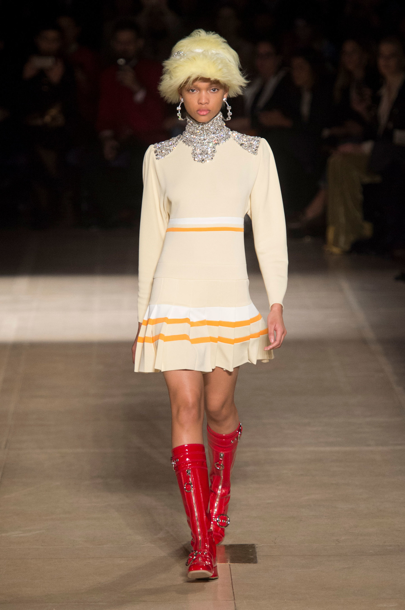 El otoño se llena de color y de pelo con la colección de Miu Miu