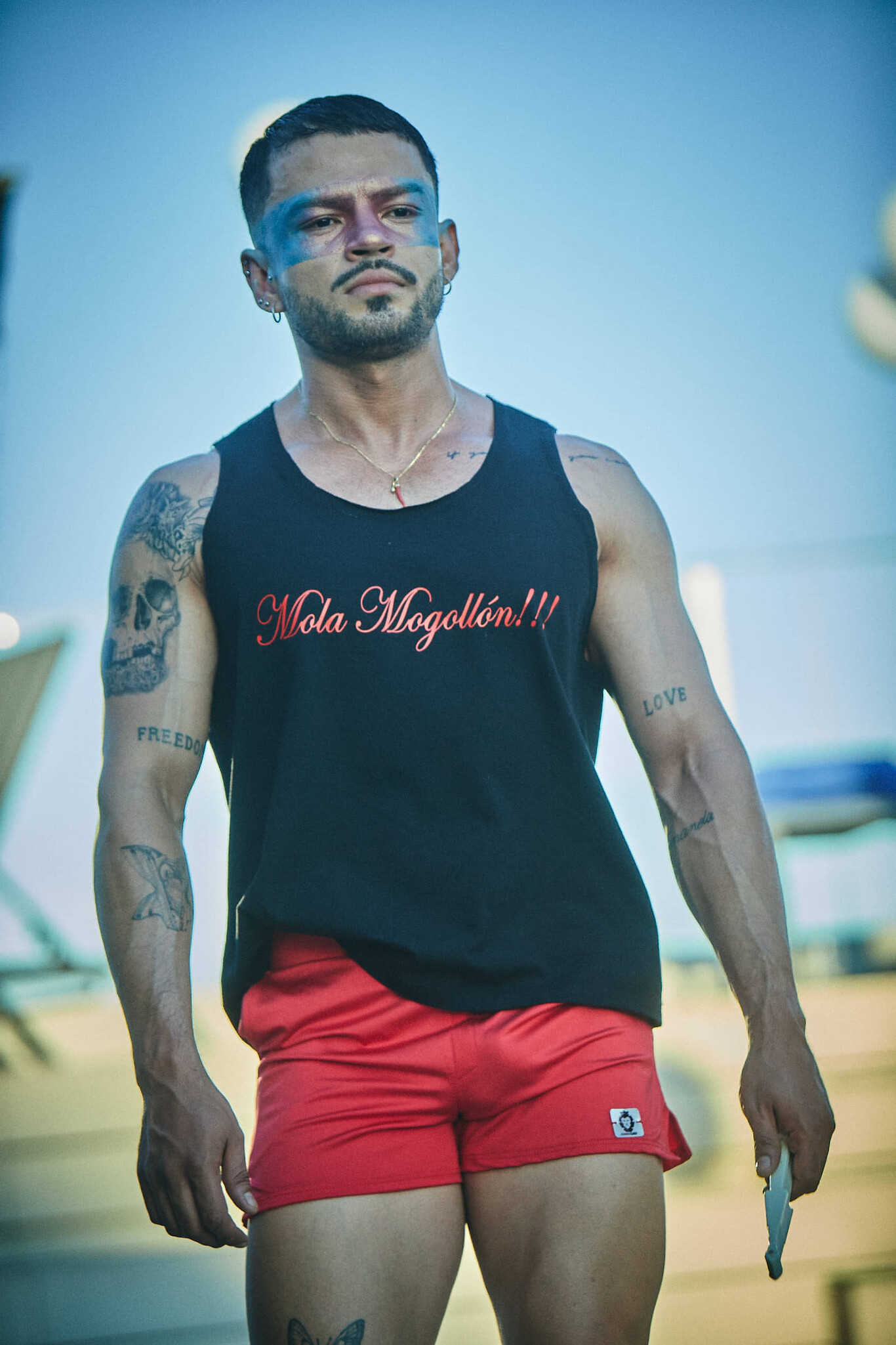 Johnny Colls abraza la diversidad en la presentación de su colección de ...