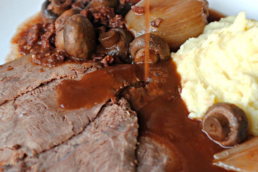 Morcillo de ternera braseado en vino tinto: receta de cocina fácil y ...