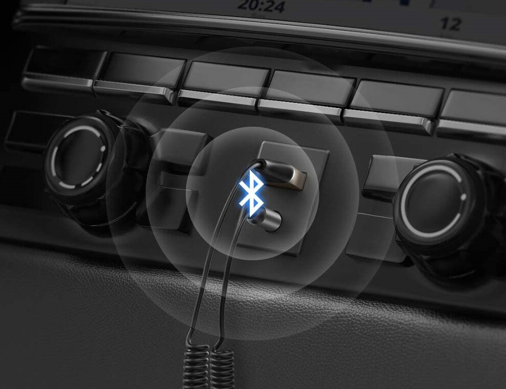 Este pequeño dispositivo permite tener Bluetooth en el coche a través ...