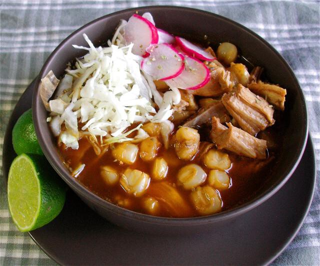 Cómo hacer 5 litros de pozole rojo estilo Jalisco: alcanza para 10 ...