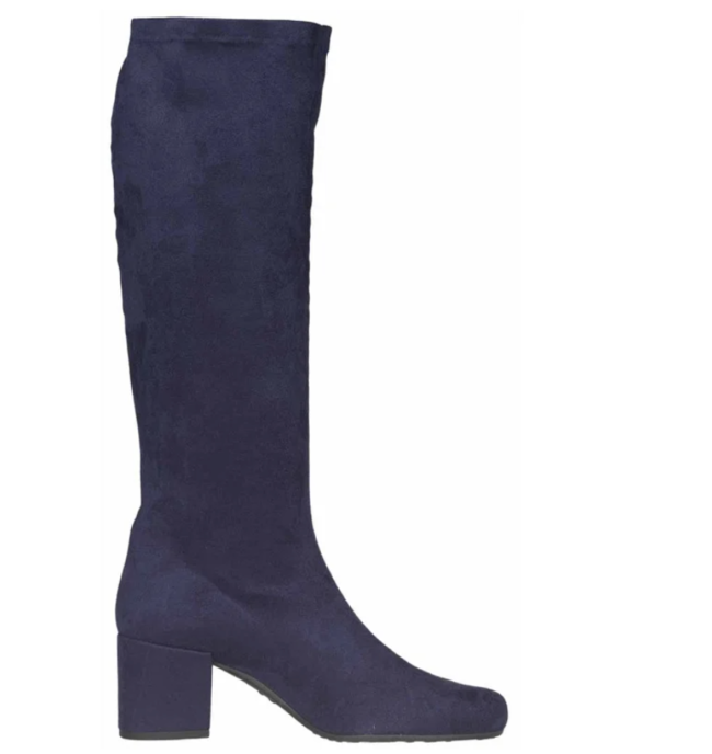 21 botas altas de color para marcar la diferencia de un look en invierno