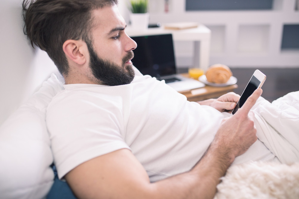 Ceguera temporal: Otro problema asociado al uso de smartphones en la cama