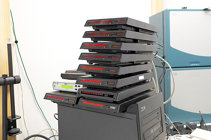 Si un módem de 56 kbps te parece lento, prueba a juntar varios. Alguien ...